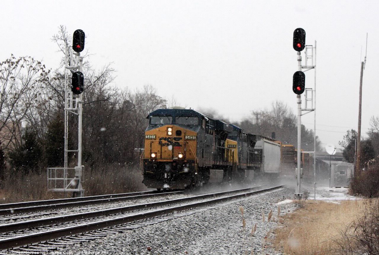 CSX 5431 and train Q439